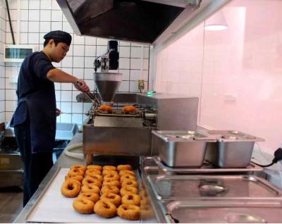 China CE Approval High Quality Mini Donut Making Machine-Yufeng for sale