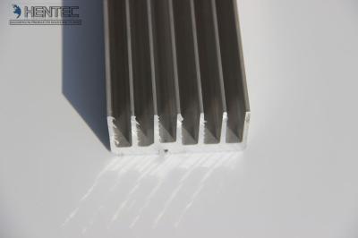 중국 명확한 Alodine 입힌 분말이 알루미늄 열 싱크 밀어남에 의하여 윤곽을 그립니다 판매용
