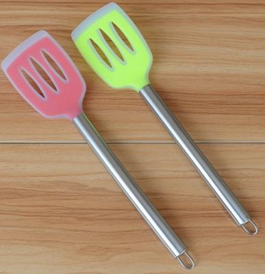 China stainless steel food grade silicone kitchen scoop silicone spoon colanders for sale
