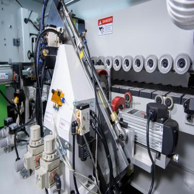 Cina Bordatrice per mobili per porte, bordatura automatica 0.6Mpa - 0.8Mpa in vendita