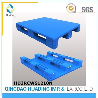 中国 1T ダイナミックロード HDPE 素材 標準サイズ 4 方向フォークリフト入り 販売のため