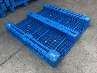 Cina Colore blu Tre corridori pallet di plastica con gomma antiscivolo inserita in vendita