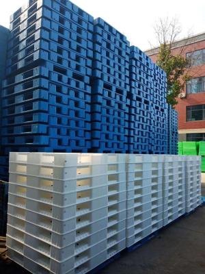 China HDPE-staalversterkt plastic pallet voor rekken Te koop