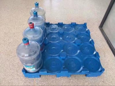 Cina Comodo 1360*1095*128 mm Pallet per la bottiglia d'acqua blu da 5 galloni per un facile trasporto in vendita