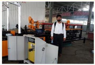 China Voller automatischer PLC-Steuerdoppelt-Draht-Fütterungskettenglied-Zaun Machine zu verkaufen