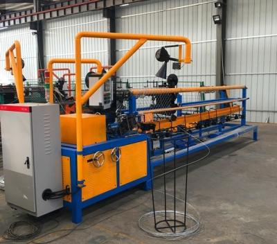 China Doppelter Draht, der vollautomatischen Kettenglied-Zaun Making Machine einzieht zu verkaufen