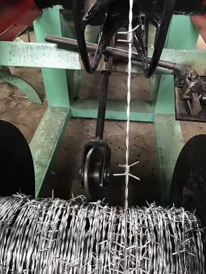 Cina Nuovo tipo di macchina per la produzione di filo spinato a doppia torsione con il miglior prezzo in vendita