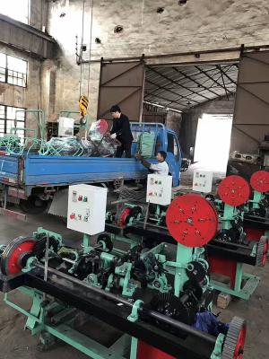 中国 ダブルストランド有刺鉄線メッシュマシン/有刺鉄線製造機 販売のため