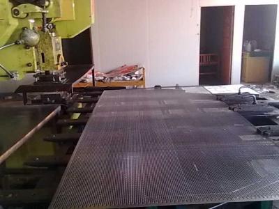 Cina Foro da 0,5 mm, lamiera perforata in acciaio inossidabile di spessore 0,5 mm in vendita