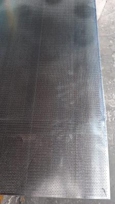 China Orifícios redondos de chapa de alumínio perfurada de alta resistência para decoração de parede à venda
