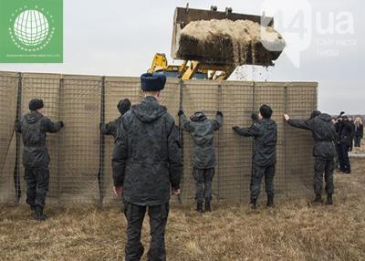 Cina Dimensione galvanizzata a spirale del foro della borsa 76.2x76.2mm della barriera di Hesco in vendita