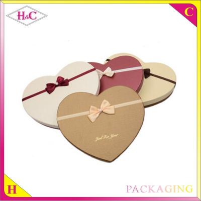 China Handmade reusable paper heart-shaped gift box with ribbon for sale