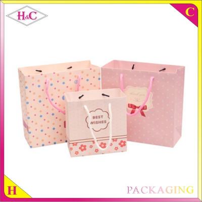 China Fashion hand length handle paperboard white packaging shopping bags for sale
