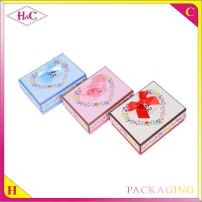 China Flower heart style paper packaging box with bowknot for sale