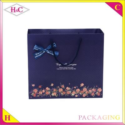 China Luxury hand length handle paperboard gift bag with bowknot for sale