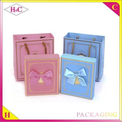 China Fashion luxury handmade reusable paper gift box with paper gift bag for sale