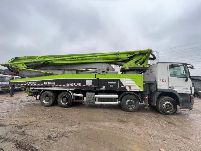 Zoomlion 56m Concrete Pump Truck with 5 Booms