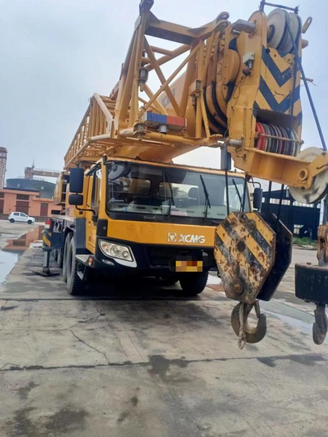 2016 Xc. Used 100ton Truck Crane Qy100K Heavy Equipment Hoist Crane