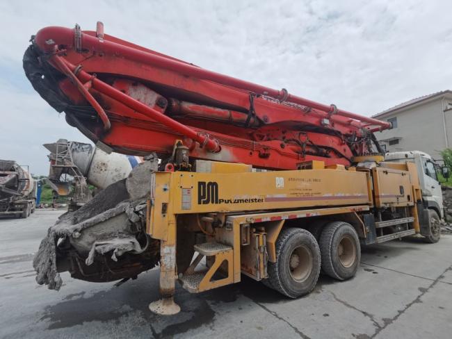 Putzmeister Used Heavy Equipment M42 Used Concrete Pump with 5 Boom Sections