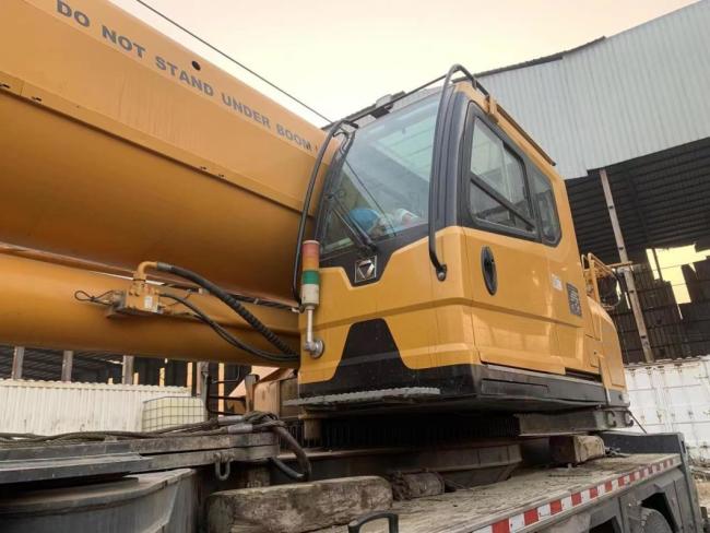 2018 Xg 90ton Truck-Mounted Telescopic Crane Mobile Crane