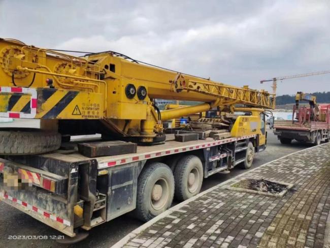 Truck-Mounted Telescopic Crane 25ton Truck Crane Lifting Equipment