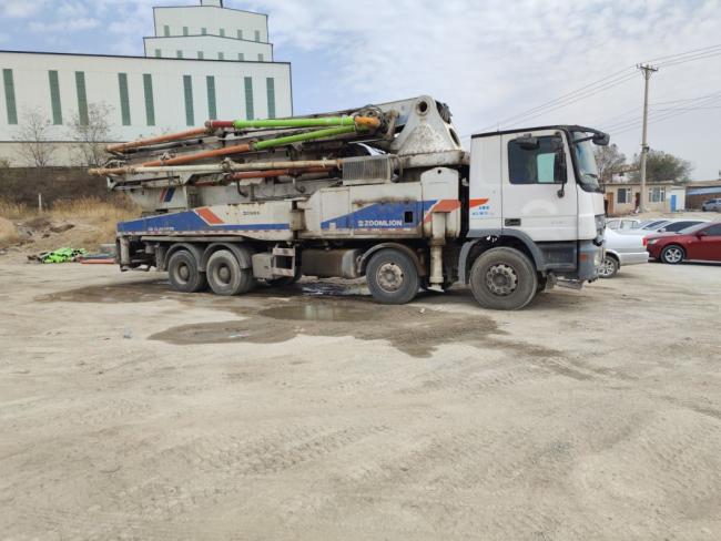 Zoomlion Concrete Pump 49 Meters Concrete Mixing Machine