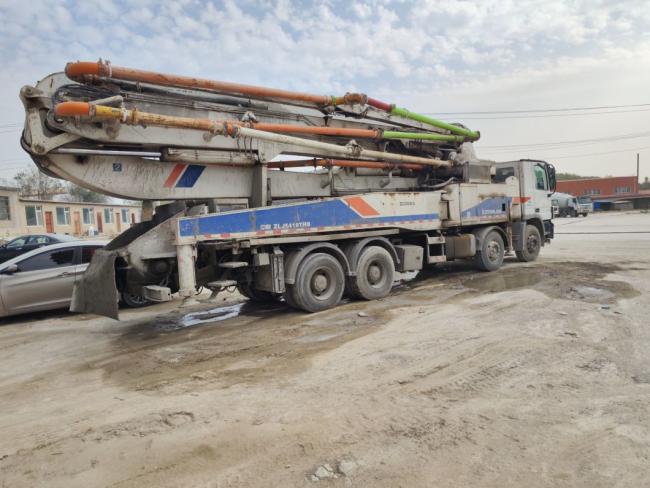 Zoomlion Concrete Pump 49 Meters Concrete Mixing Machine