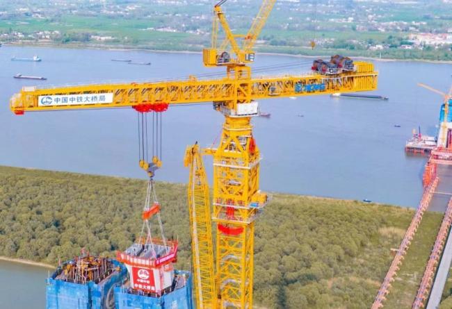 Three Central Boom Tower Cranes Are Sold in Stock in 2018