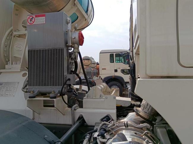 2021 New Concrete-Mixer Truck HOWO Chassis Concrete Mixing Plant