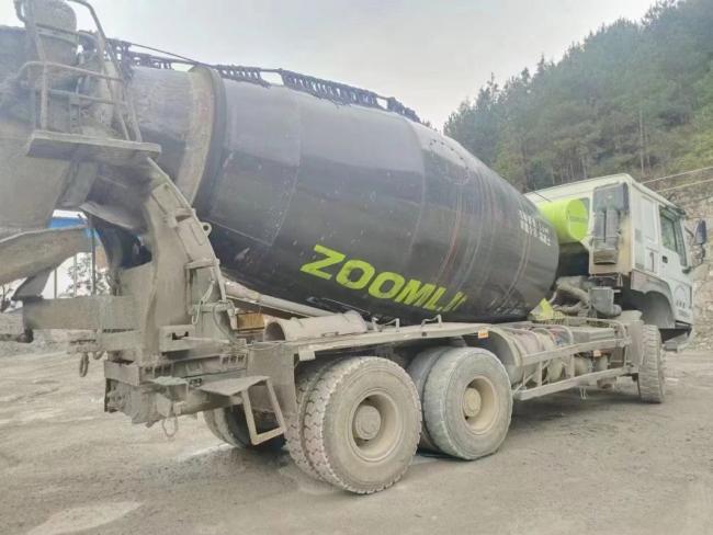 Factroy Delivery 2017 Zoomlion Construction Equipment Concrete-Mixer Truck 12 Cbm