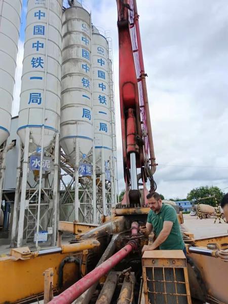 Quality After-sales Service White Used Putzmeister 46m Concrete Pump Truck on I Suzu for sale