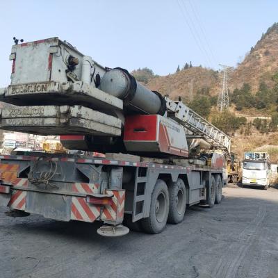 중국 최대 들어올림 무게 16t 2011 Zoomlion 80ton 이동 크레인 5 팔 크레인 지브 판매용