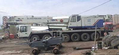 Chine Poids maximal de levage 16 t Jaune 2018 Zoomlion 220 tonnes Cran de camion d'occasion Attractif à vendre