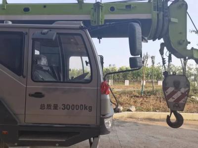 중국 사용 된 2017 Zoomlion 트럭 크레인 25 톤 접기 최고 성능 판매용