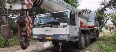 China Zoomlion 70 ton hefkraan met een maximaal hefgewicht van 16 ton in 2011 Gebruikte vrachtwagenkraan Te koop