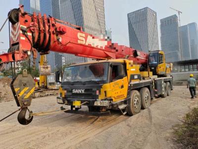 China 75 ton Gebruikte mobiele kraan Zware apparatuur 2015 Jaar Maximale hefhoogte 40m Wit Te koop