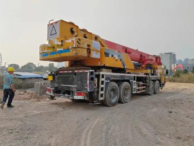 China Ingenieurs- en bouwmachines 70T Witte mobiele kraan Truck kraan met onderdelen Te koop