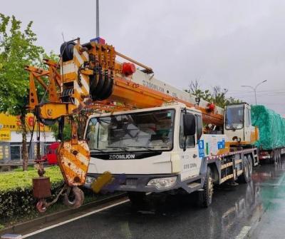 China 2014 Zoomlion Gebruikte vrachtwagen kraan mobiele kraan Constructieapparatuur Schacht nummer 4 Te koop