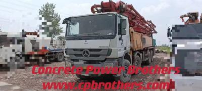 中国 プッツマイスター 56 メートル コンクリートポンプ トラック ベンツ・シャシーで振動幅2.6mm 販売のため