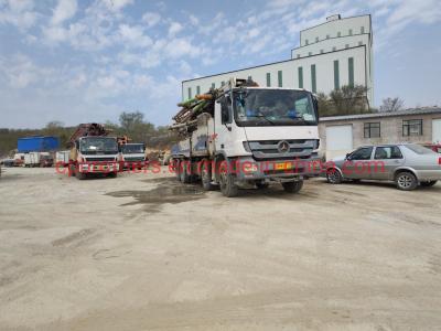 중국 사용 된 Zoomlion 49 미터 콘크리트 펌프 최대 콘크리트 출력 압력 12/6 MPa 판매용