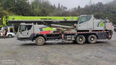 China 2018 Zoomlion ZTC251V grúa de 25 toneladas con altura máxima de elevación de 40 m en buenas condiciones en venta