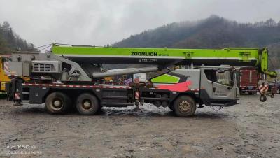 China 2018 Zoomlion ZTC251V grúa de 25 toneladas con altura máxima de elevación de 40 m en buenas condiciones en venta