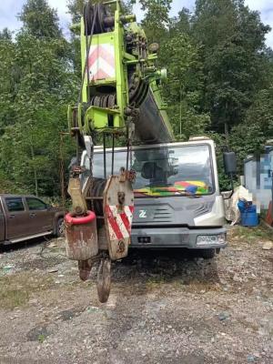 China 2018 Zoomlion ZTC251V grúa de 25 toneladas con altura máxima de elevación de 40 m en buenas condiciones en venta