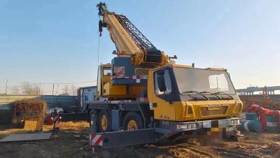 중국 최대 들어올림 높이가 40m이고 액티브인 60톤 크로브 모터 모바일 크레인 판매용