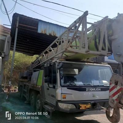 中国 Zoomlionの2016年 オレンジトラッククレーン 55トンのリフティング容量 折りたたむデザイン オレンジ色 販売のため