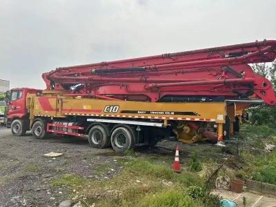 China Red 62m Truck Mounted Concrete Pump Mixer Machine with and 2.6mm Vibrating Amplitude for sale