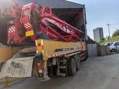 중국 60m 붐 펌프 트럭 장착 펌프 53000kg 용량 및 진동 폭 2.6mm 판매용
