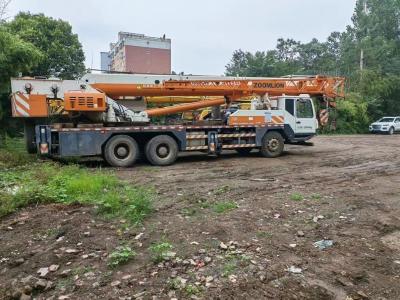 China Zoomlion mobiele vrachtwagenkraan Gebruikte energiezuinige hydraulische mobiele kraan Te koop