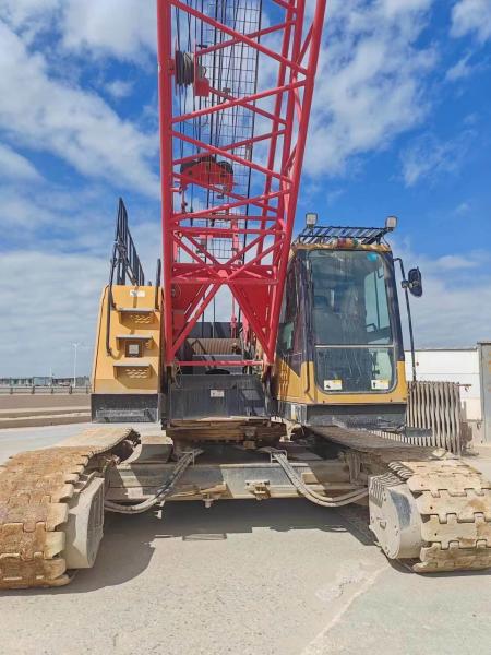Quality ISO9001 Certified Red and Yellow 60 Ton Telescopic Crawler Crane with Discounted for sale