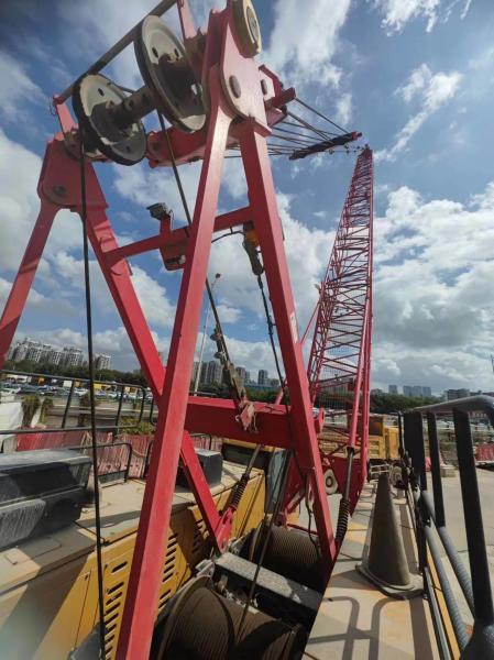 Quality ISO9001 Certified Red and Yellow 60 Ton Telescopic Crawler Crane with Discounted for sale